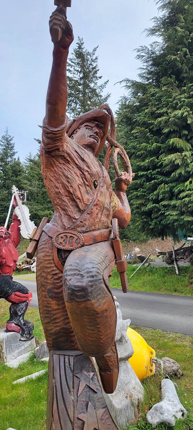 This towering cowboy sculpture reaches skyward, as if signaling to passing aliens that the Wild West welcomes all species.