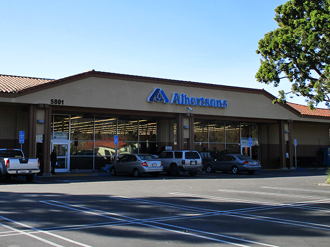 Even Albertsons gets the California treatment in Goleta, with Spanish-style roofing that makes grocery shopping feel like an errand in a resort town.
