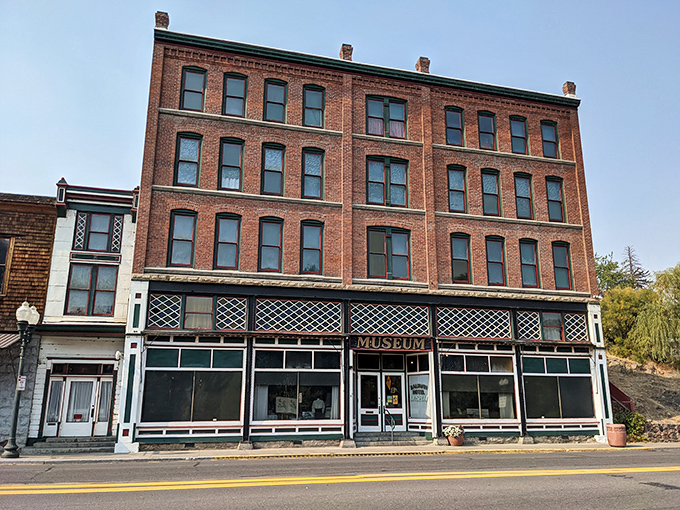 The Ross Ragland Theater's art deco spire reaches skyward like the ambitions of a town that refuses to be ordinary. Cultural experiences without big-city parking nightmares. 