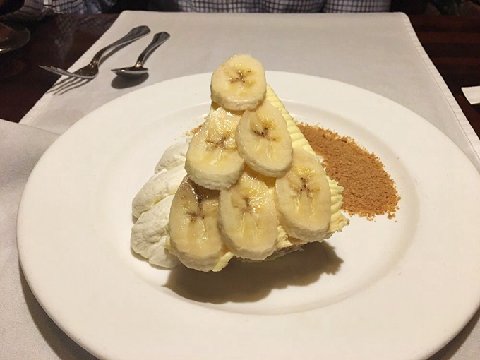 Not just dessert&mdash;it's architecture! Bananas stacked with military precision atop cream, proving that simple ingredients can create showstopping finales.