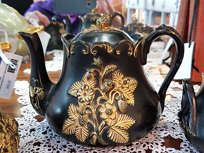 This elegant black teapot with gold strawberry detailing whispers of Victorian parlors and afternoon gossip sessions. Jane Austen would approve.