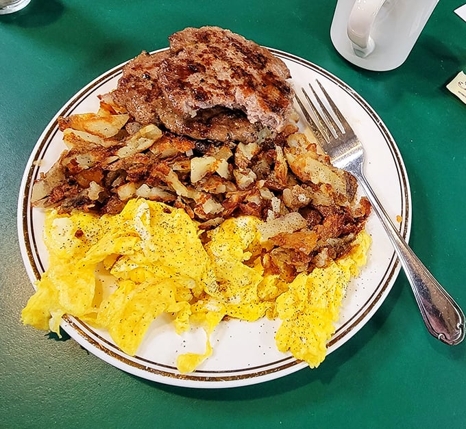 A hearty breakfast plate that doesn't mess around. When eggs, potatoes, and meat join forces, mornings become magnificent.