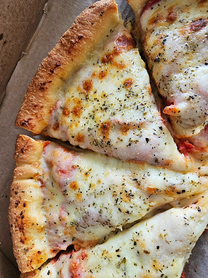 Sometimes simplicity is the ultimate sophistication &ndash; this cheese pizza proves Leonardo da Vinci's wisdom applies perfectly to the culinary arts.