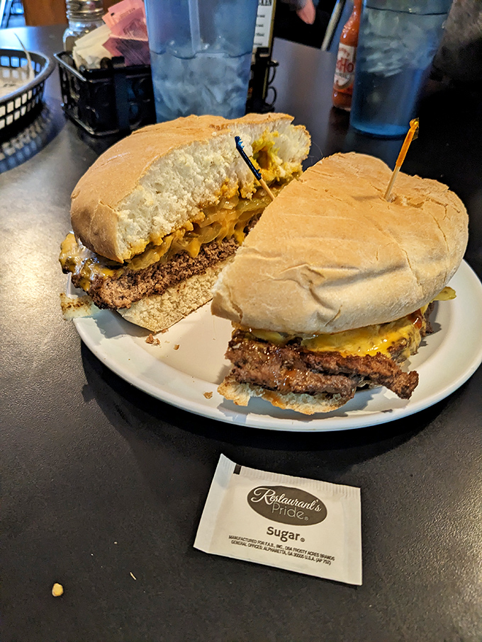 Behold the Cameo Burger in all its unpretentious glory. No tweezers were used in the assembly of this masterpiece.