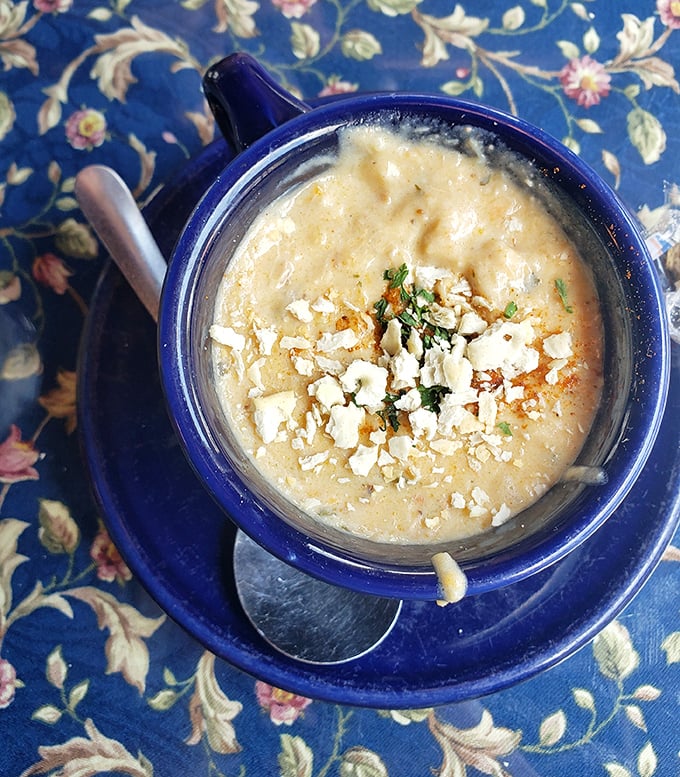 Clam chowder that doesn't skimp on the good stuff, served in that signature blue crock. New England might get jealous.