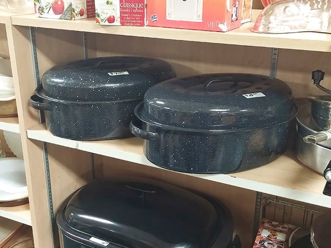 Enamelware roasters that have seen more Thanksgiving turkeys than most of us. These speckled beauties are ready for their second act in your kitchen.