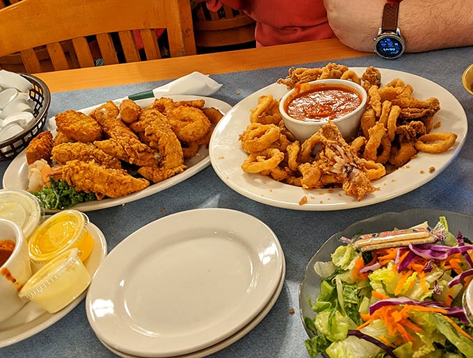 Fried calamari that makes you forget you're eating something with tentacles. That dipping sauce is working overtime as the perfect wingman.