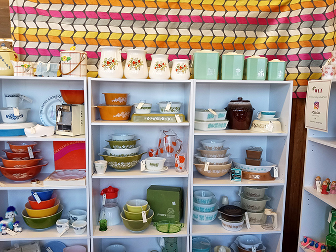 Pyrex paradise! These colorful vintage kitchen treasures prove that mid-century homemakers had better taste in cookware than most modern kitchen designers.