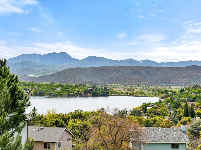 The kind of view that makes smartphone cameras feel inadequate. No filter needed when Mother Nature already perfected the composition.