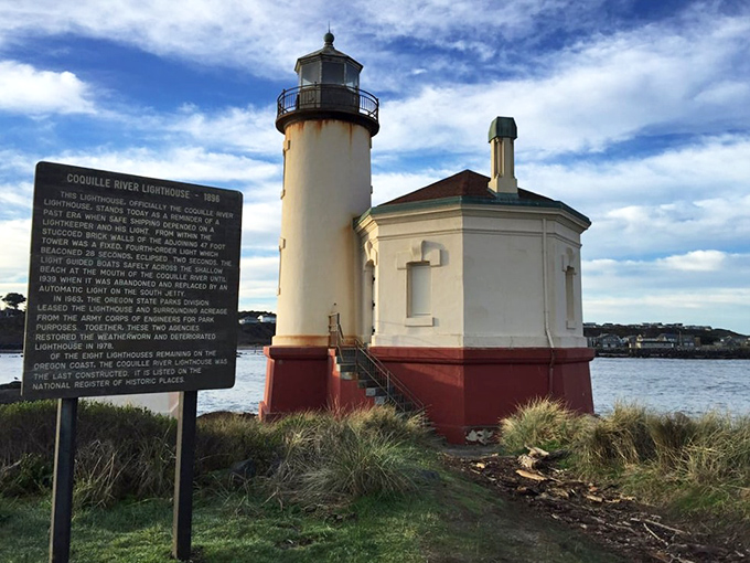 The Coquille River Lighthouse: standing watch since 1896, this maritime sentinel has seen more dramatic entrances and exits than Broadway.