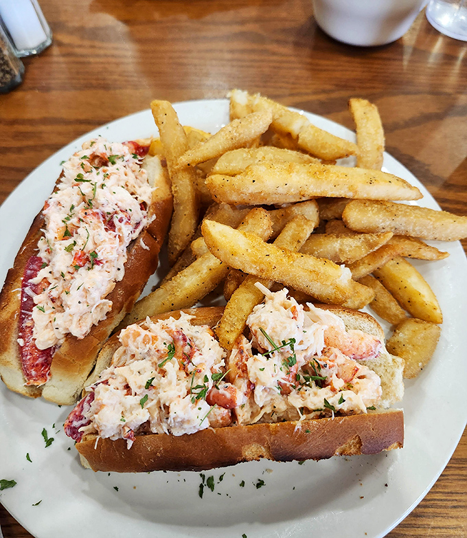 A lobster roll that doesn't require a second mortgage? In Pennsylvania? It's like finding Bigfoot, except this actually exists and tastes magnificent.