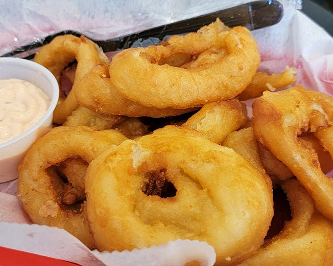 Onion rings with the perfect crunch-to-softness ratio. These golden halos of deliciousness come with a side of nostalgia at no extra charge.