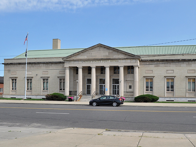 Warren's Post Office stands as a temple to correspondence, its classical columns suggesting that even paying bills deserves architectural dignity.