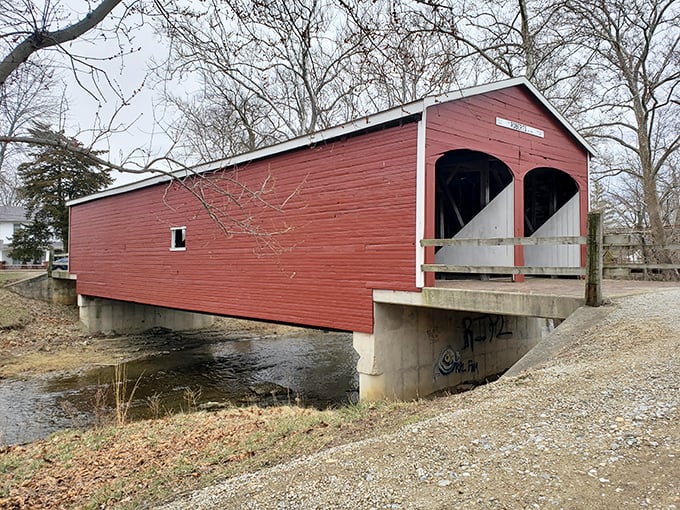 From this angle, the bridge looks ready to pose for its close-up, Mr. DeMille style.