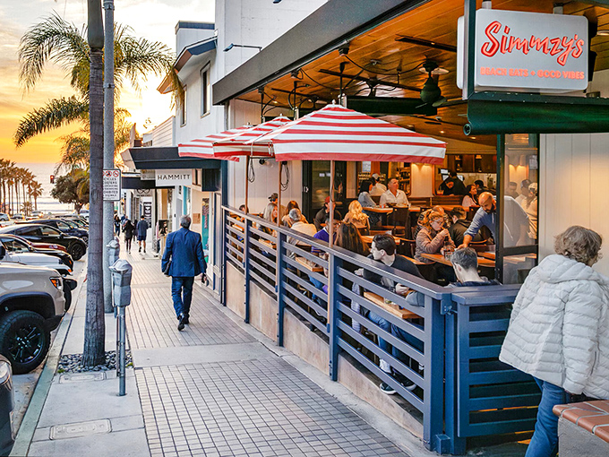 At Simmzy's, the outdoor patio proves that in Southern California, dining al fresco isn't just an option&mdash;it's practically a constitutional right.