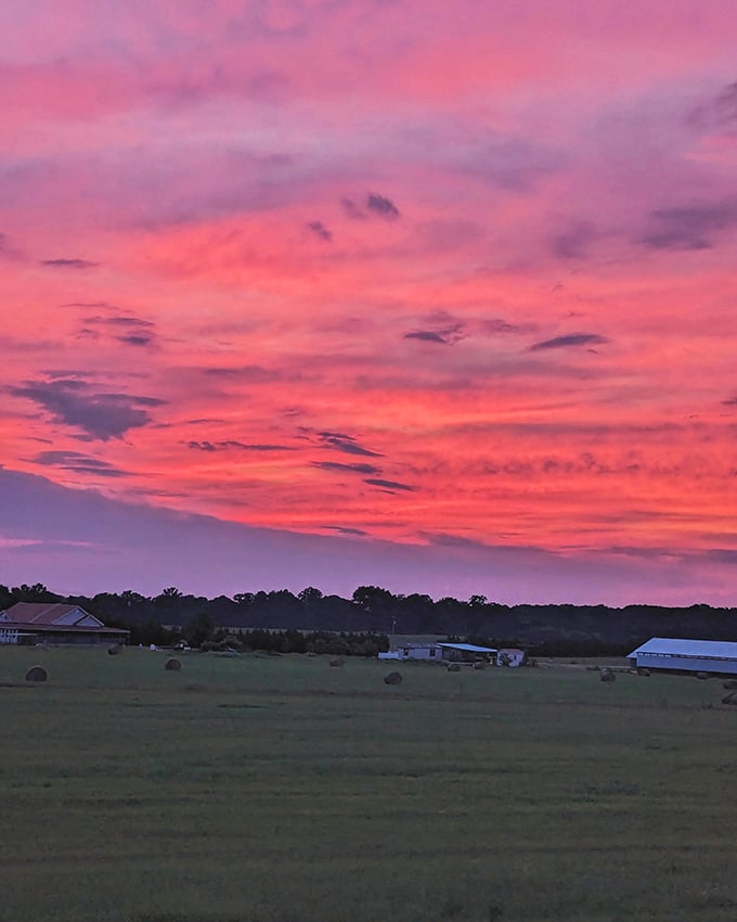 Georgia sunsets put on a show that makes even the most jaded travelers stop mid-sentence&mdash;nature's version of Broadway lights over peaceful farmland.