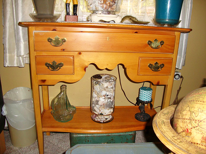 This pine console table whispers tales of family dinners and holiday gatherings. Solid craftsmanship at a fraction of retail.