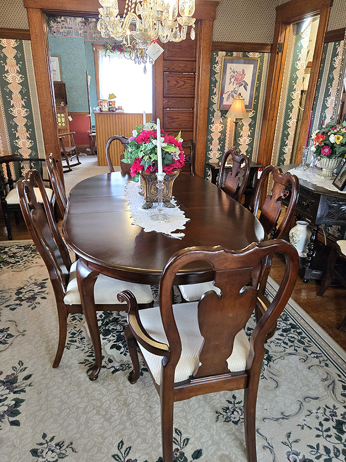 Dining in style never goes out of fashion. This elegant table setting is waiting for guests who appreciate the finer points of yesterday's craftsmanship.