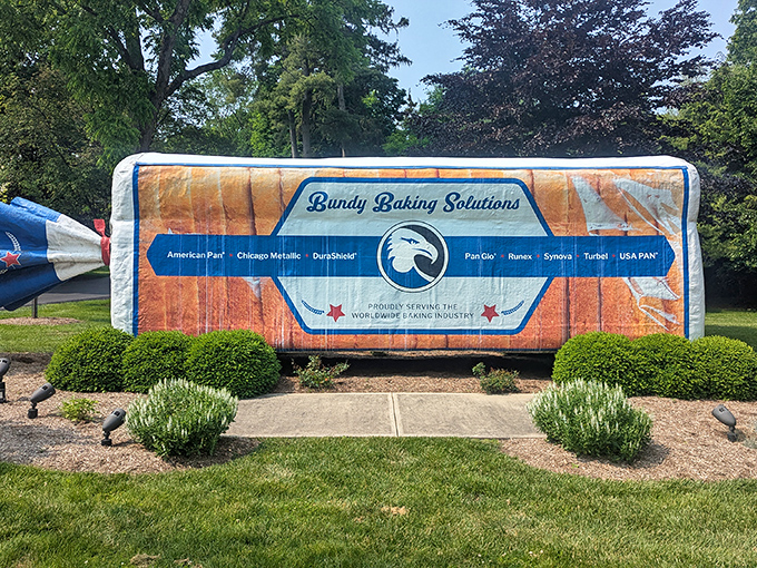 Sandwich artists, eat your hearts out! The vibrant packaging details and perfect "crust" coloration show impressive attention to detail on this oversized bakery masterpiece.