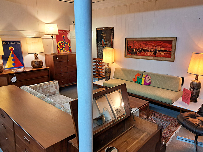 Mid-century modern meets Florida coastal in this furniture vignette that has "your next living room makeover" written all over it.