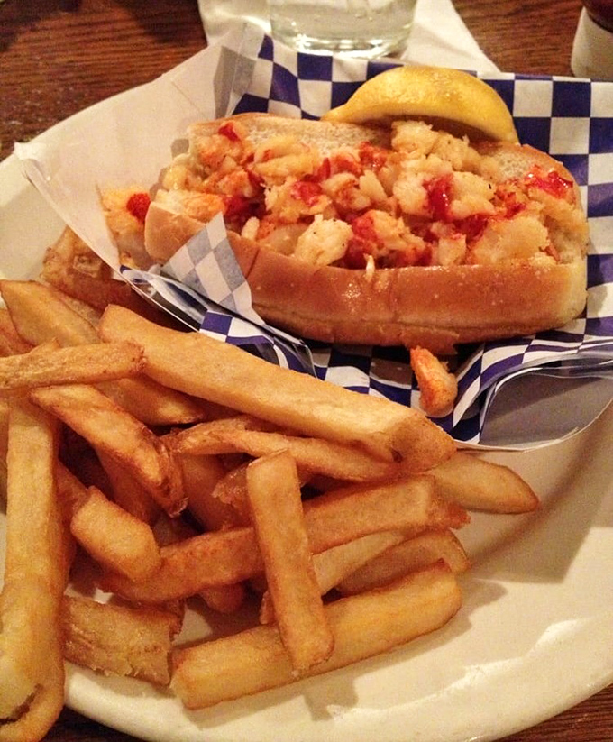 The lobster roll arrives like a celebrity&mdash;dressed simply in its natural glory with crispy fries as the entourage.