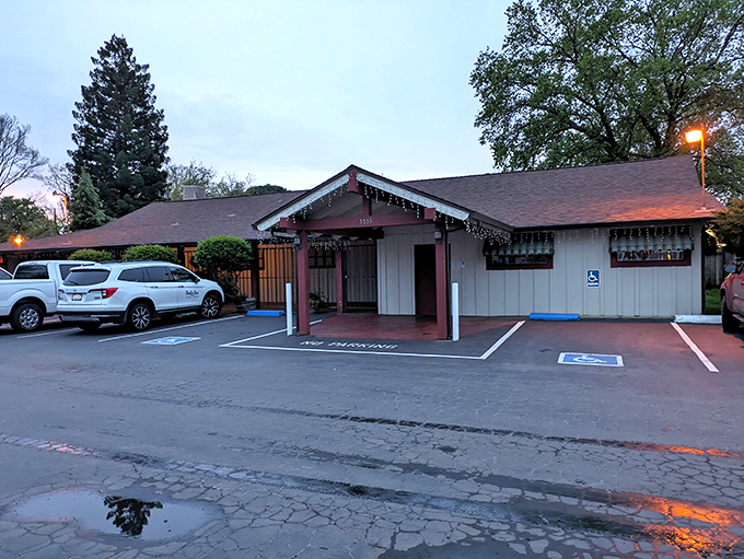 As evening falls on Basque Norte, you can almost smell the garlic soup and hear the sizzle of perfectly cooked steaks.