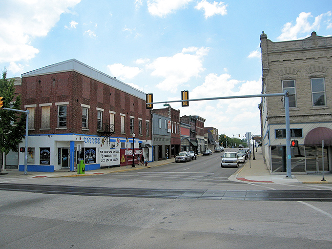Bedford's historic downtown offers limestone beauty and rock-bottom prices. The architecture may be grand, but the bills remain small!