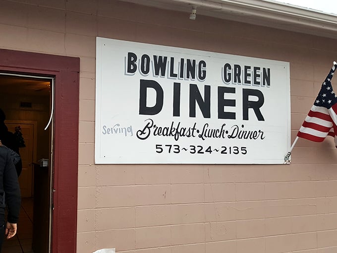 Bowling Green Diner keeps things simple with a straightforward sign and even straighter talk about food.