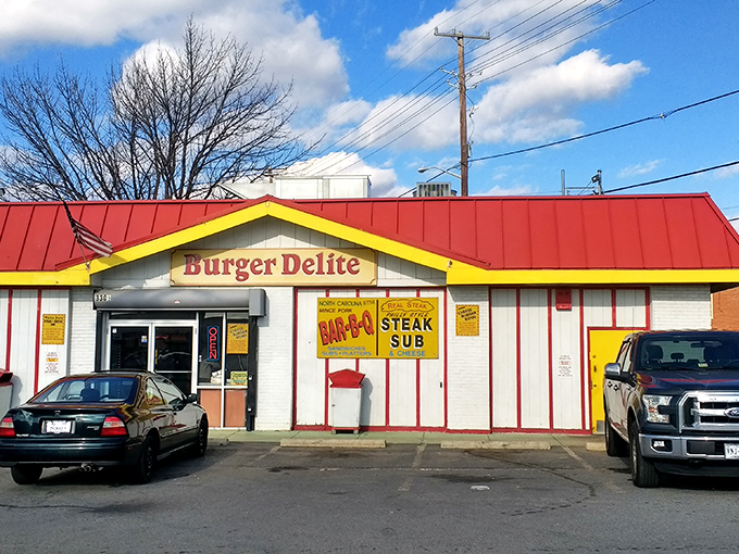 Red roof, yellow trim, packed parking lot &ndash; the holy trinity of neighborhood burger joint success.