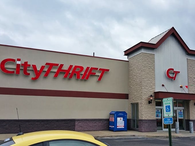 City Thrift's sleek design brings urban sophistication to the timeless art of secondhand treasure hunting and discovery.