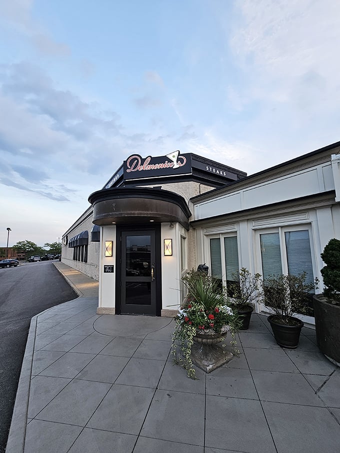 Independence's Delmonico's brings upscale steakhouse elegance to suburban Ohio with impressive results.