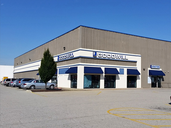 Another Goodwill location proves that blue buildings equal bargain hunting gold across Illinois.