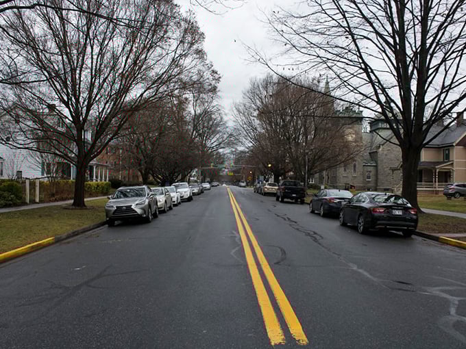 Main Street in Havre de Grace, where antique shops outnumber chain stores about infinity to zero.
