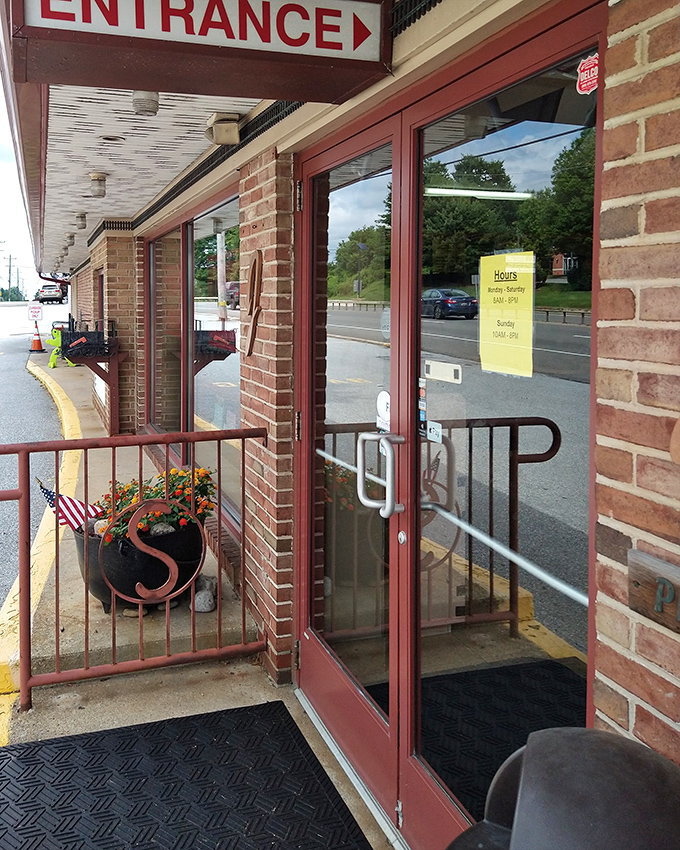 "House for Frankfurters" isn't just vintage signage&mdash;it's truth in advertising. This brick landmark has been perfecting hot dogs since FDR was president.