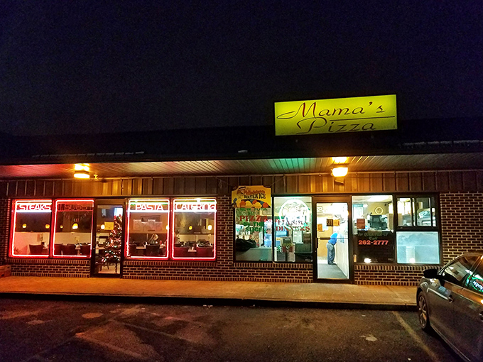 Mama's glows like a pizza lighthouse in the night &ndash; guiding hungry sailors to safe, delicious harbor.