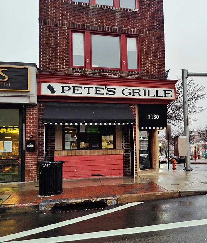 Pete's narrow brick facade packs more breakfast punch than buildings twice its modest size.