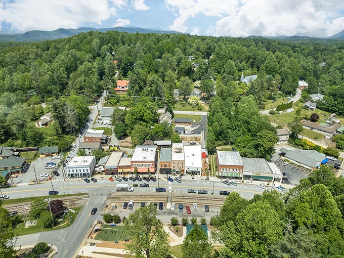 Saluda Main Street: Saluda's main drag looks like the set designer for Mayberry got an unlimited budget. Small-town perfection!