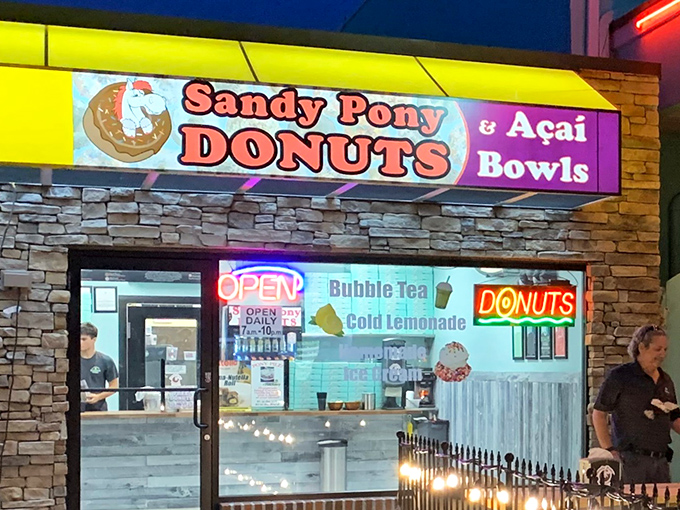 Another Sandy Pony outpost bringing hot donut joy to Bethany Beach, because one location simply wasn't enough temptation.
