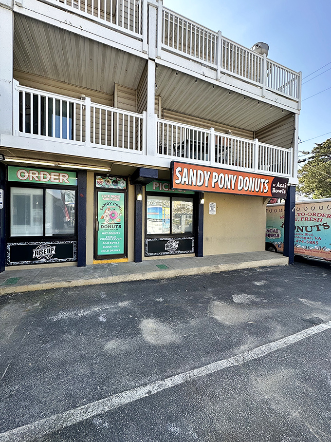 Sandy Pony's beach-bright fa&ccedil;ade offers a different kind of wave &ndash; a wave of donut delight that crashes right into your taste buds.