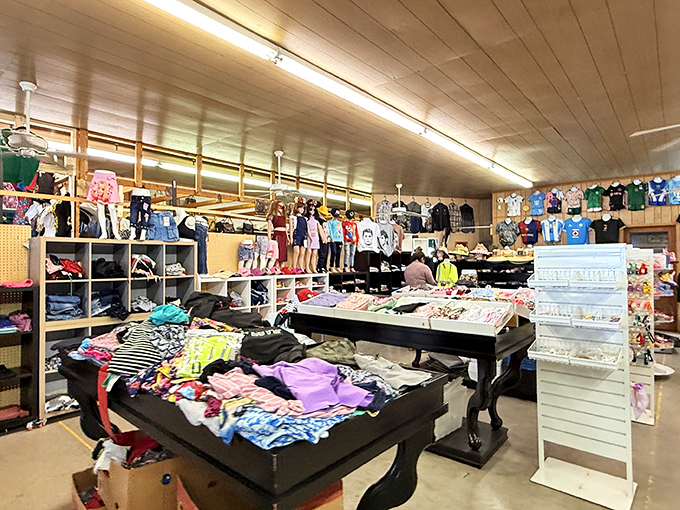 Shen-Valley's tent city springs up like magic, bringing deals by the dozen. 