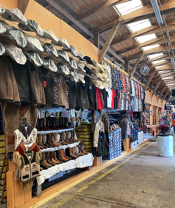 Sunny Flea Market lives up to its name with vibrant stalls selling everything from stuffed animals to household essentials. A feast for bargain-hungry eyes!