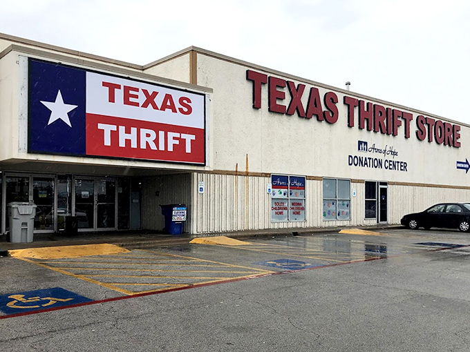 The Texas flag proudly announces this Arlington thrift store &ndash; as patriotic as it is economical!