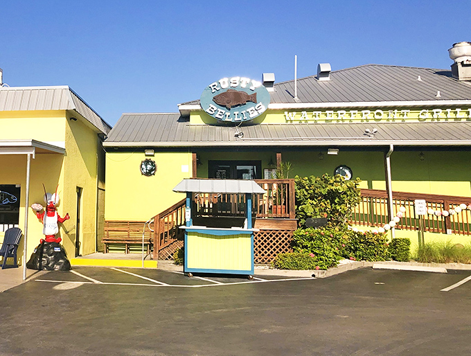 Bright colors and waterfront dining - this is what Florida dreams are made of, one bite at a time.