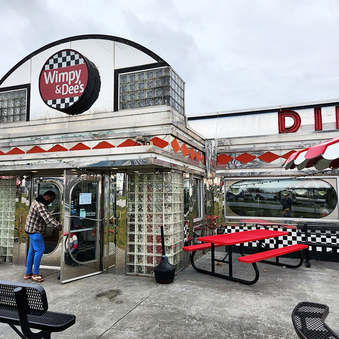 Wimpy & Dee's rocks that checkered flag style like a NASCAR victory lap for your taste buds.