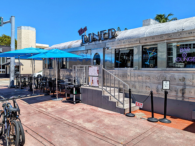 Art deco meets appetite in this genuine dining car where milkshakes roll on steel wheels of tradition.