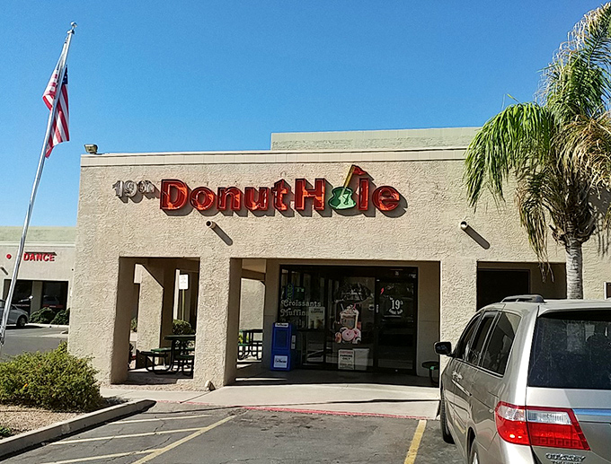 That vintage charm and simple elegance never goes out of style, just like donuts. 