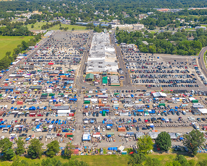 Bird's eye bargain bonanza! Berlin Market's sprawling layout resembles a small city dedicated to the art of the deal.