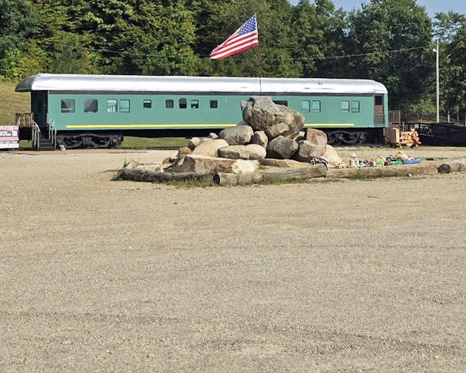 A slice of Americana with a side of fries. This stationary train delivers more flavor than any dining car ever could.