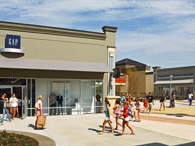 Wide walkways and smart design - finally, a mall where three people can walk side-by-side! 