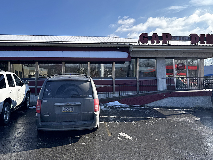 Winter, spring, summer or fall&mdash;this diner serves comfort in every season. Even the parking lot looks inviting.